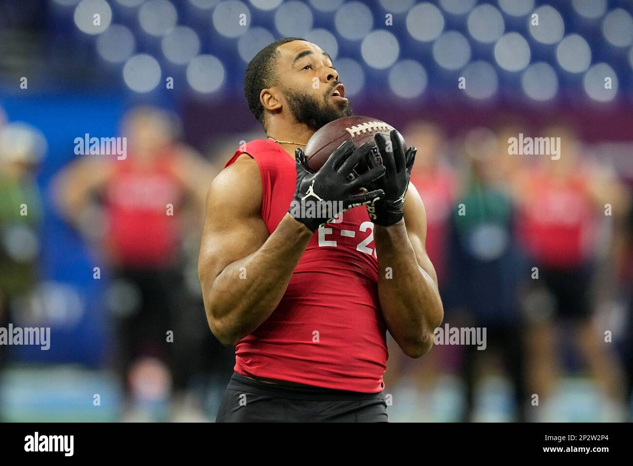 Oklahoma tight end Brayden Willis runs a drill at the NFL football ...