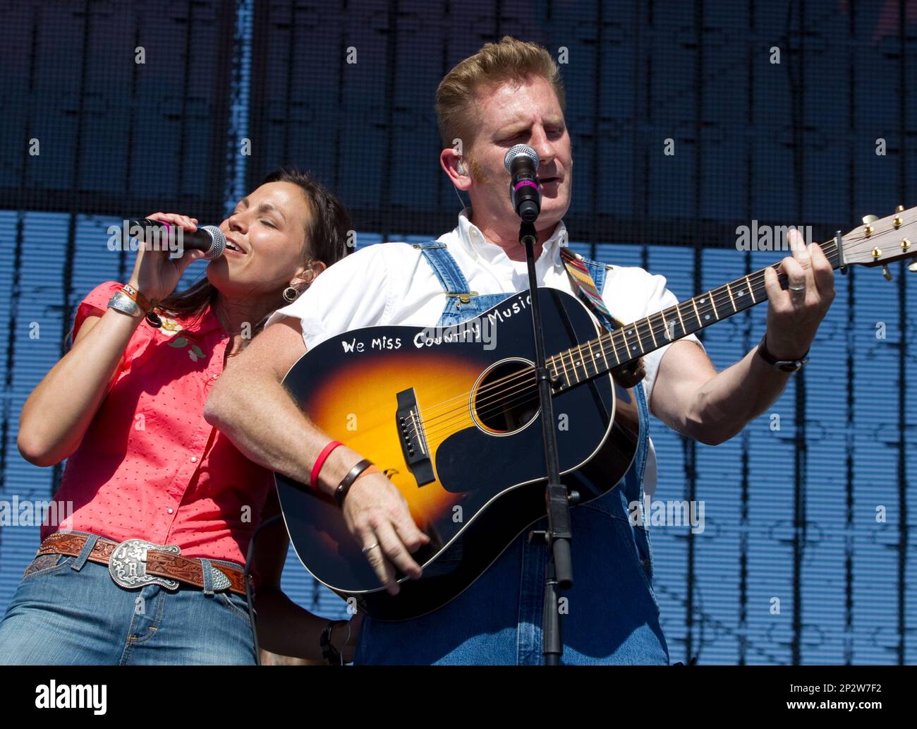 Joey Feek (L) and Rory Feek of Joey + Rory perform at the 2010 ...