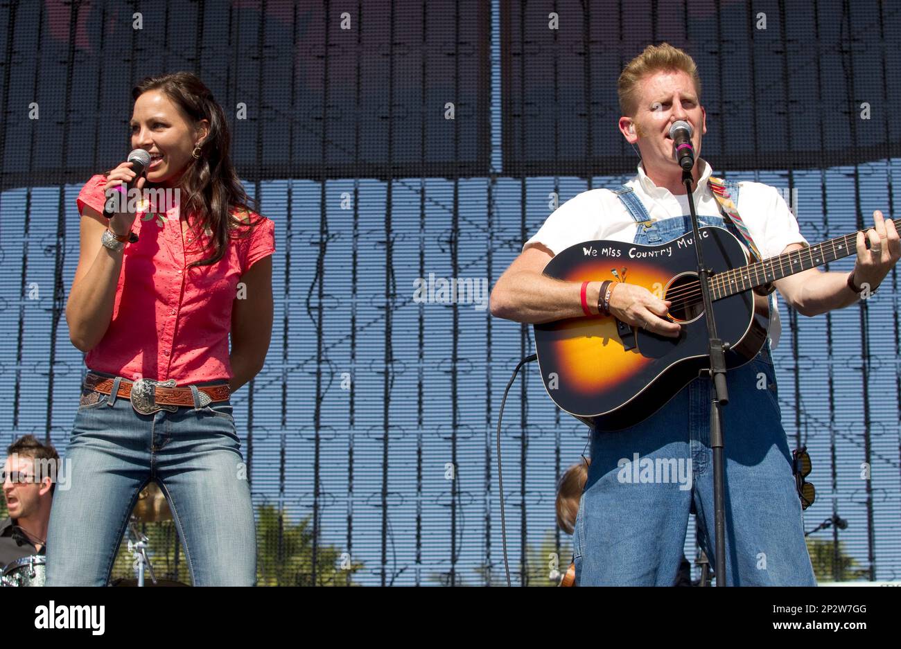 Joey Feek (L) and Rory Feek of Joey + Rory perform at the 2010 ...