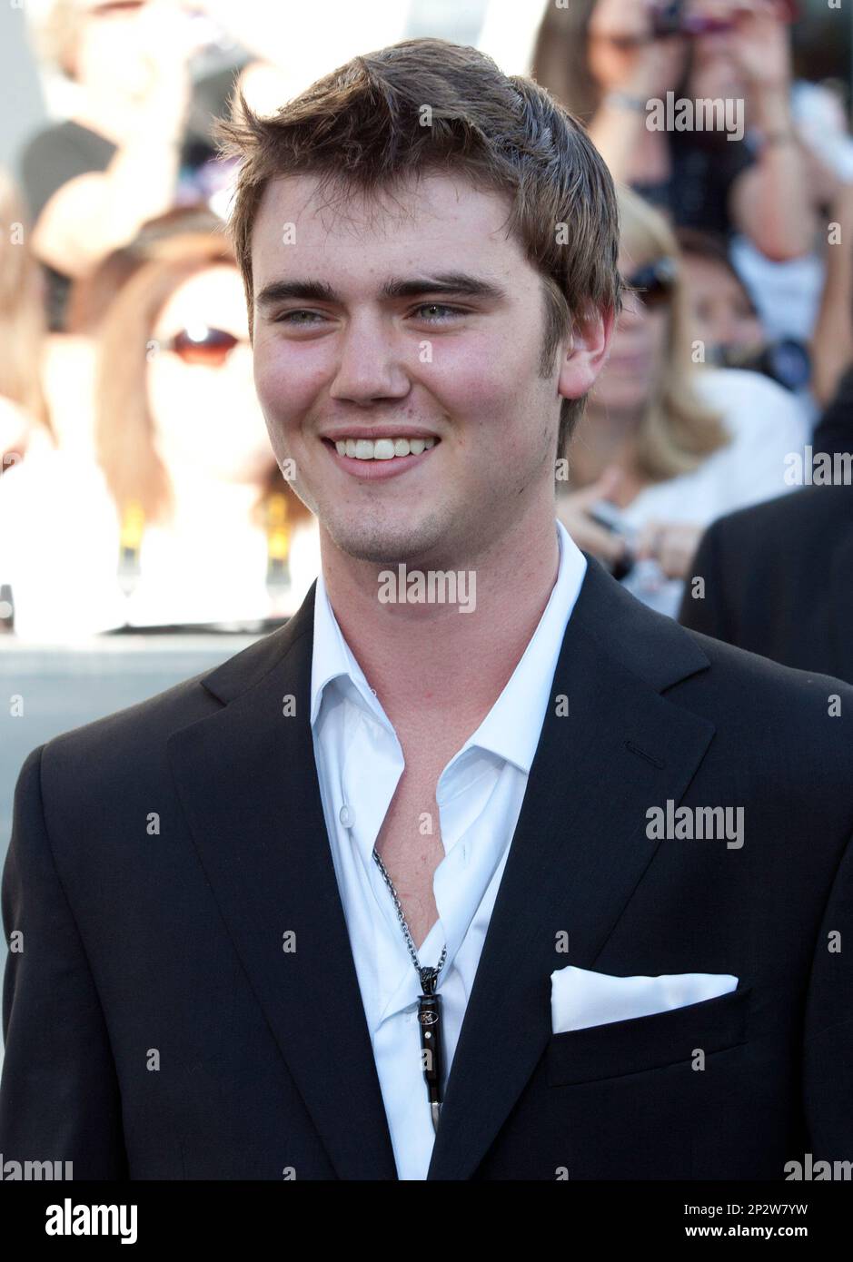 Cameron Bright arrives for the Los Angeles Premiere of 'The Twilight ...