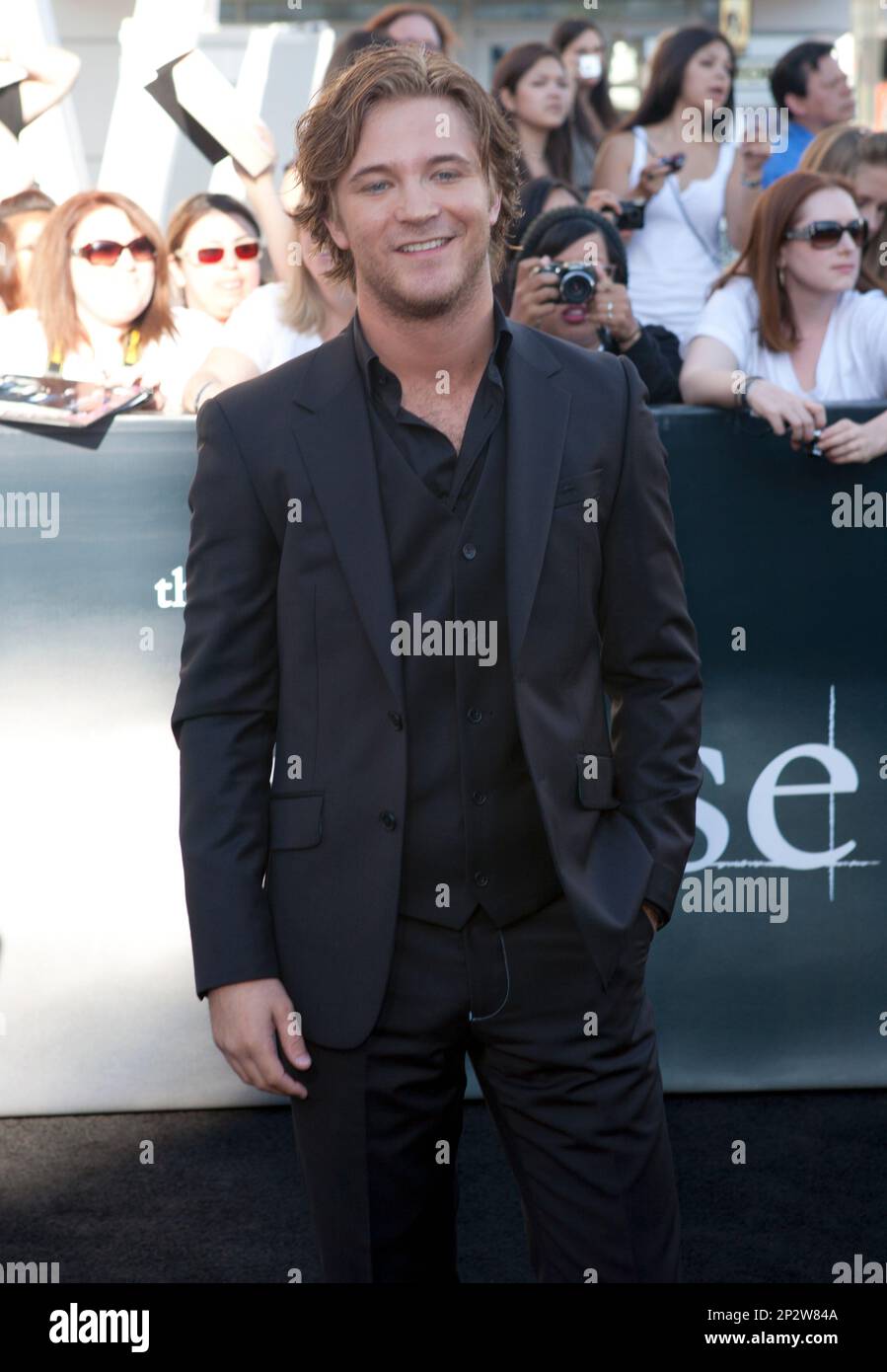 Michael Welch arrives for the Los Angeles Premiere of 'The Twilight ...