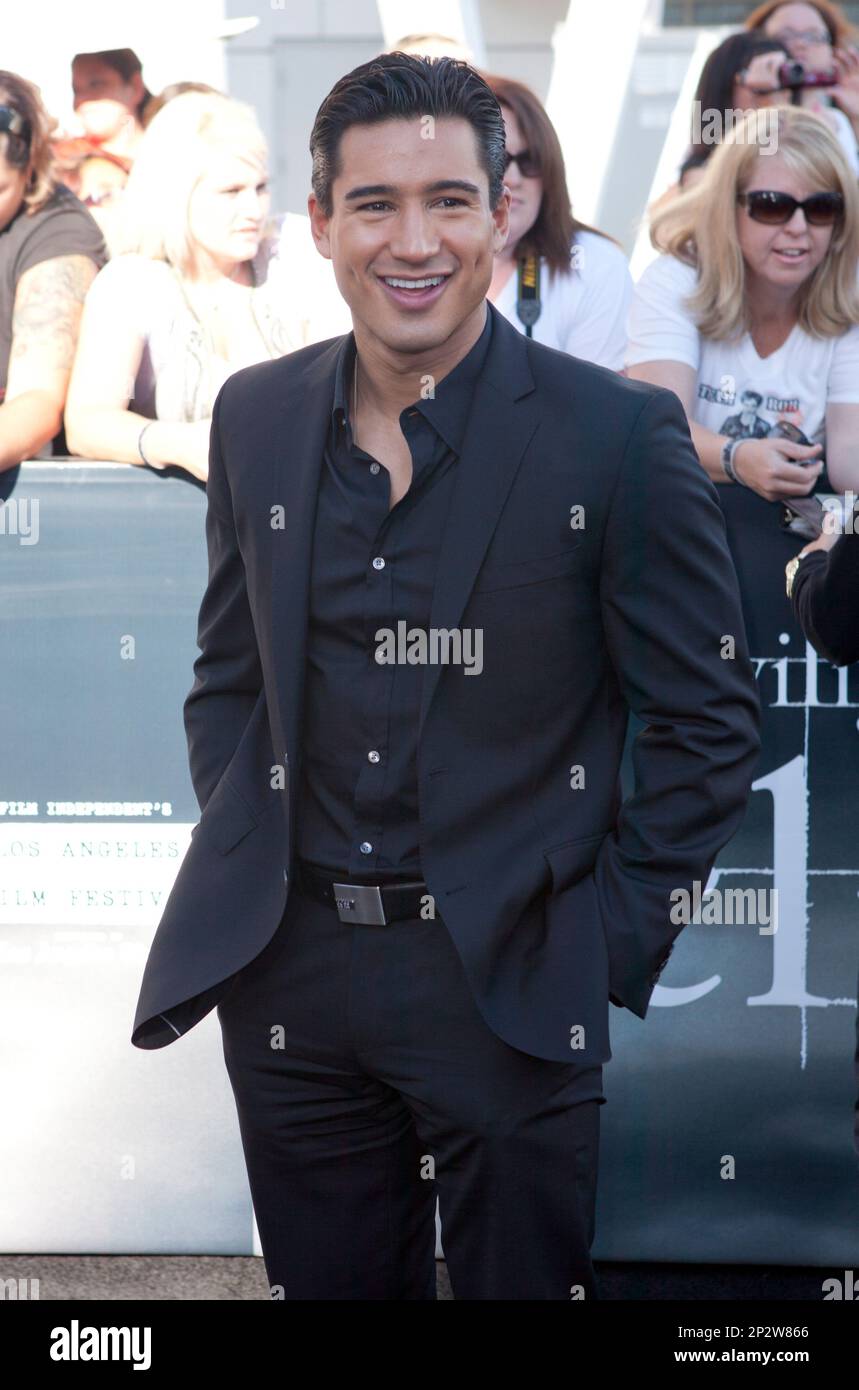 Mario Lopez arrives for the Los Angeles Premiere of 'The Twilight Sage ...