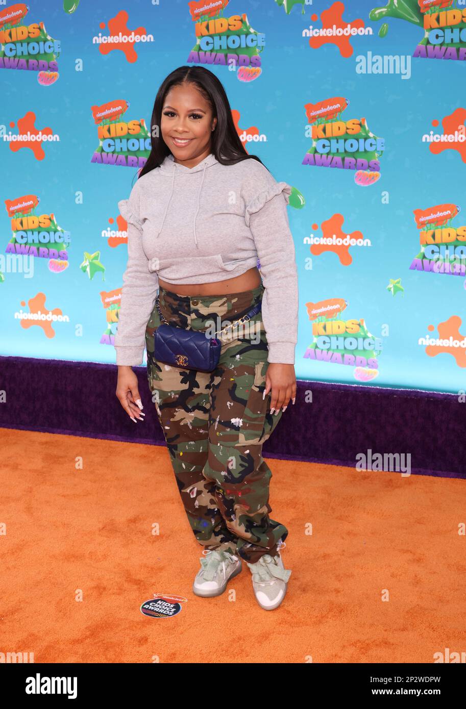 Miss Diddy arrives at the Nickelodeon Kids' Choice Awards on Saturday ...