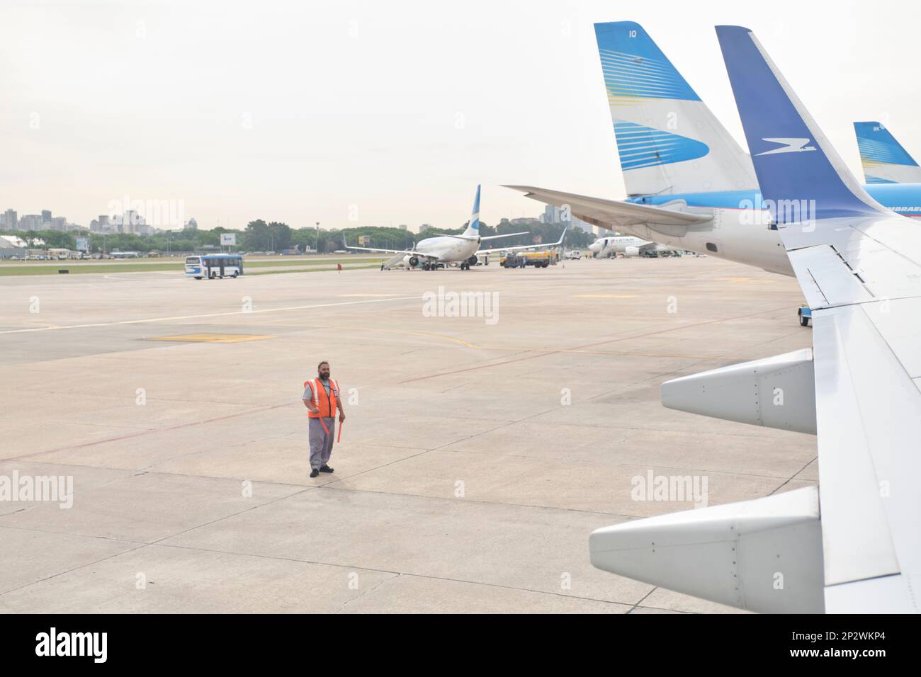 Man directing aeroplane hi-res stock photography and images - Alamy