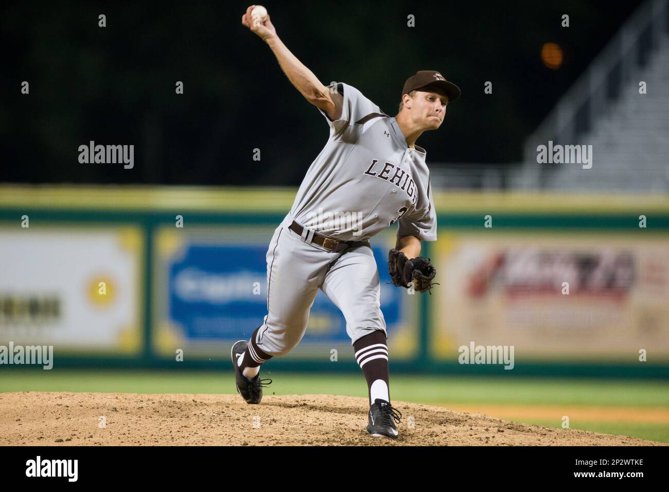 May 29, 2015 - Lehigh Mountain Hawks pitcher Kevin Long (30) during the ...