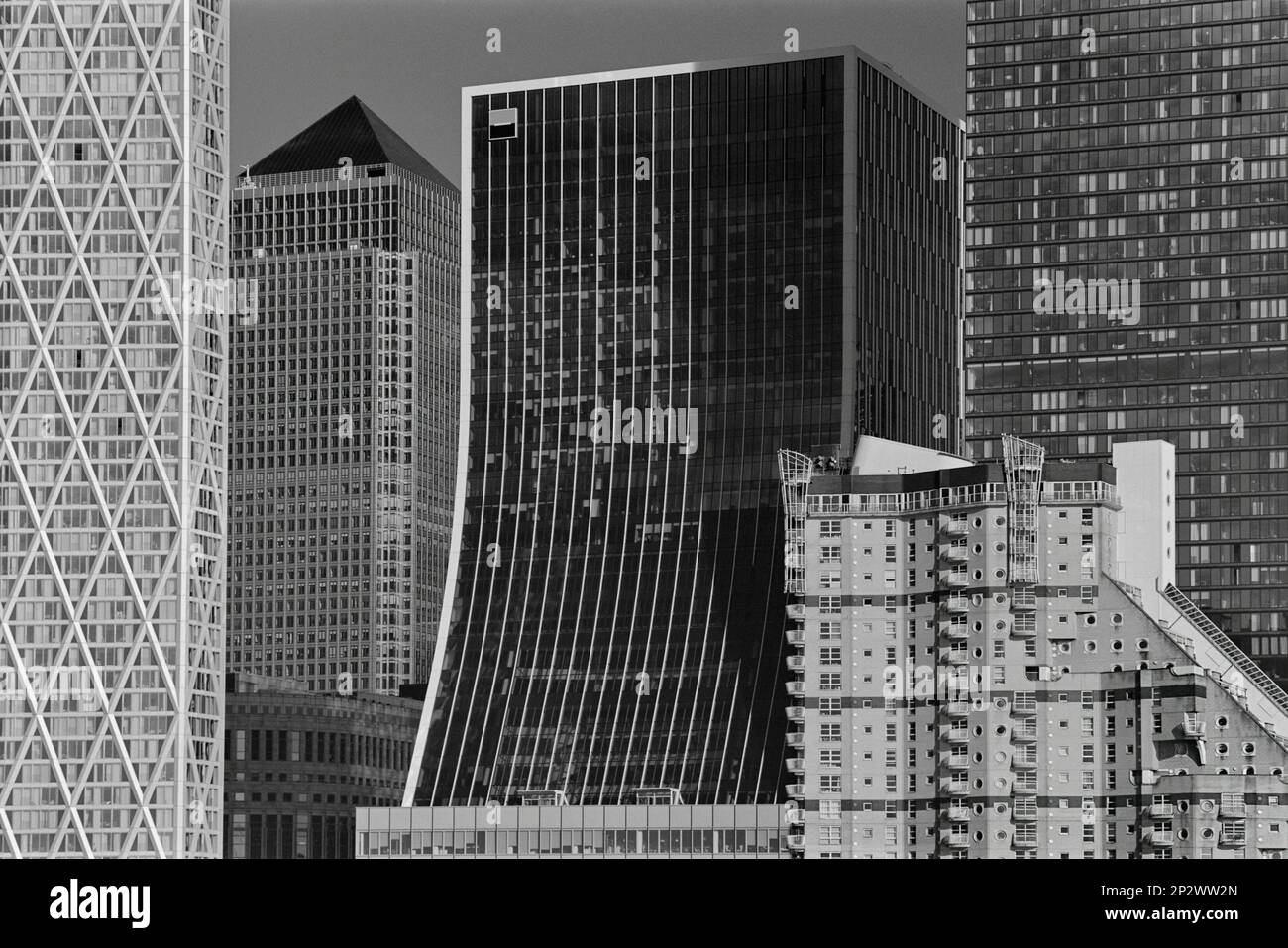 New skyscrapers and apartments surrounding One Canada Square, Canary ...