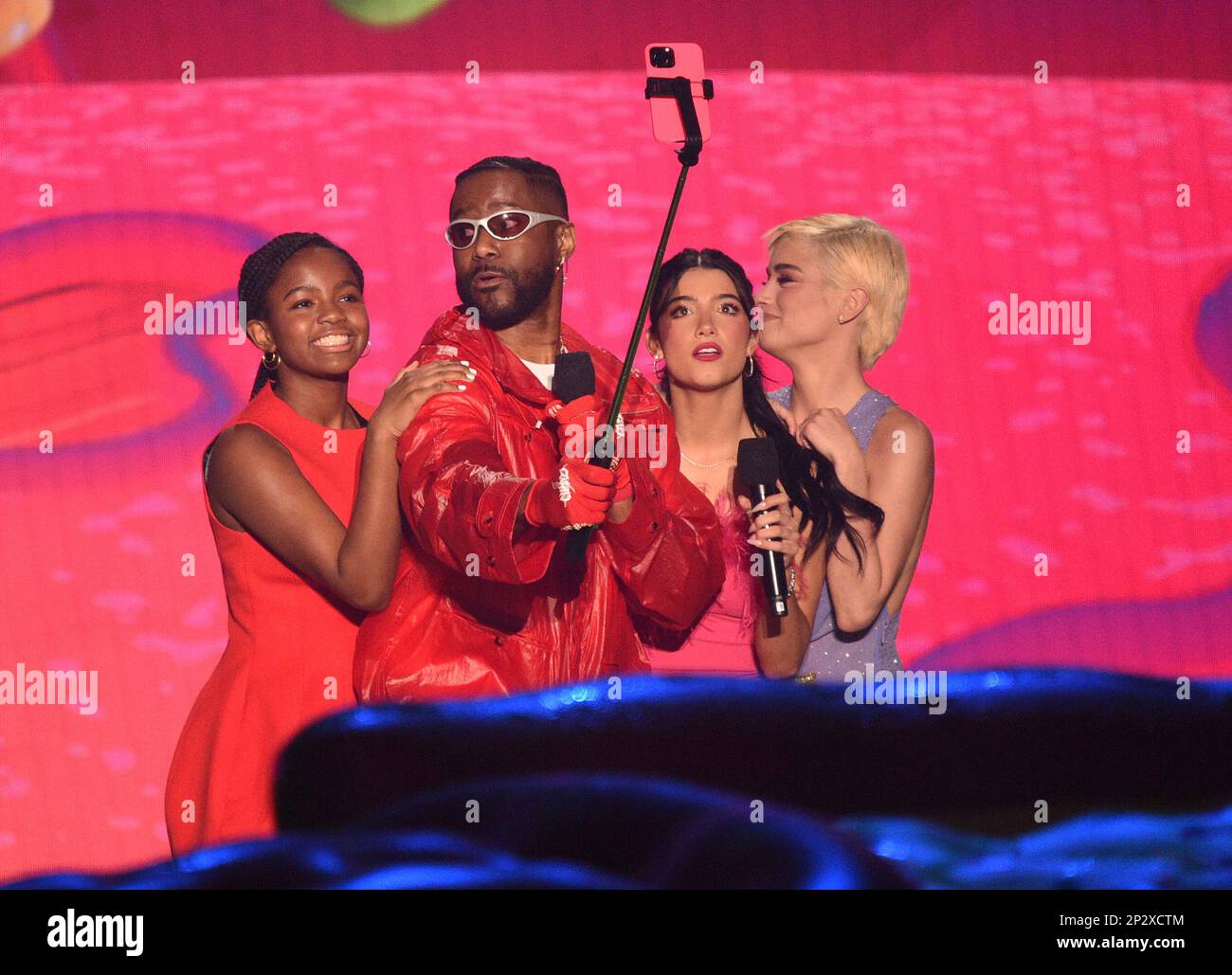 Mia Burleson, from left, Nate Burleson, Charli D'Amelio, and Dixie D ...