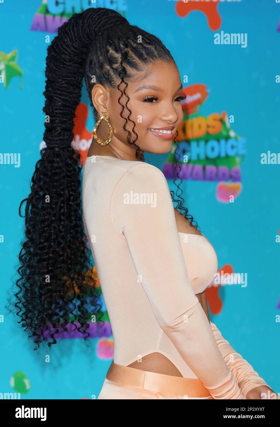 Halle Bailey arrives at The 2023 Nickelodeon Kids Choice Awards held at The Microsoft Theater in ...