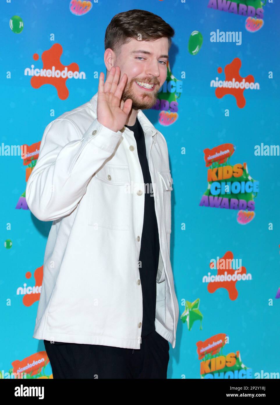 MrBeast arrives at The 2023 Nickelodeon Kids Choice Awards held at The ...