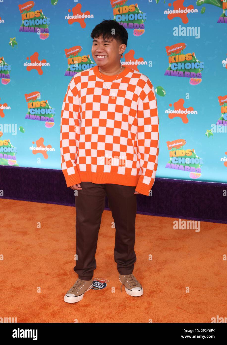 SeanDoesMagic arrives at the Nickelodeon Kids' Choice Awards on ...