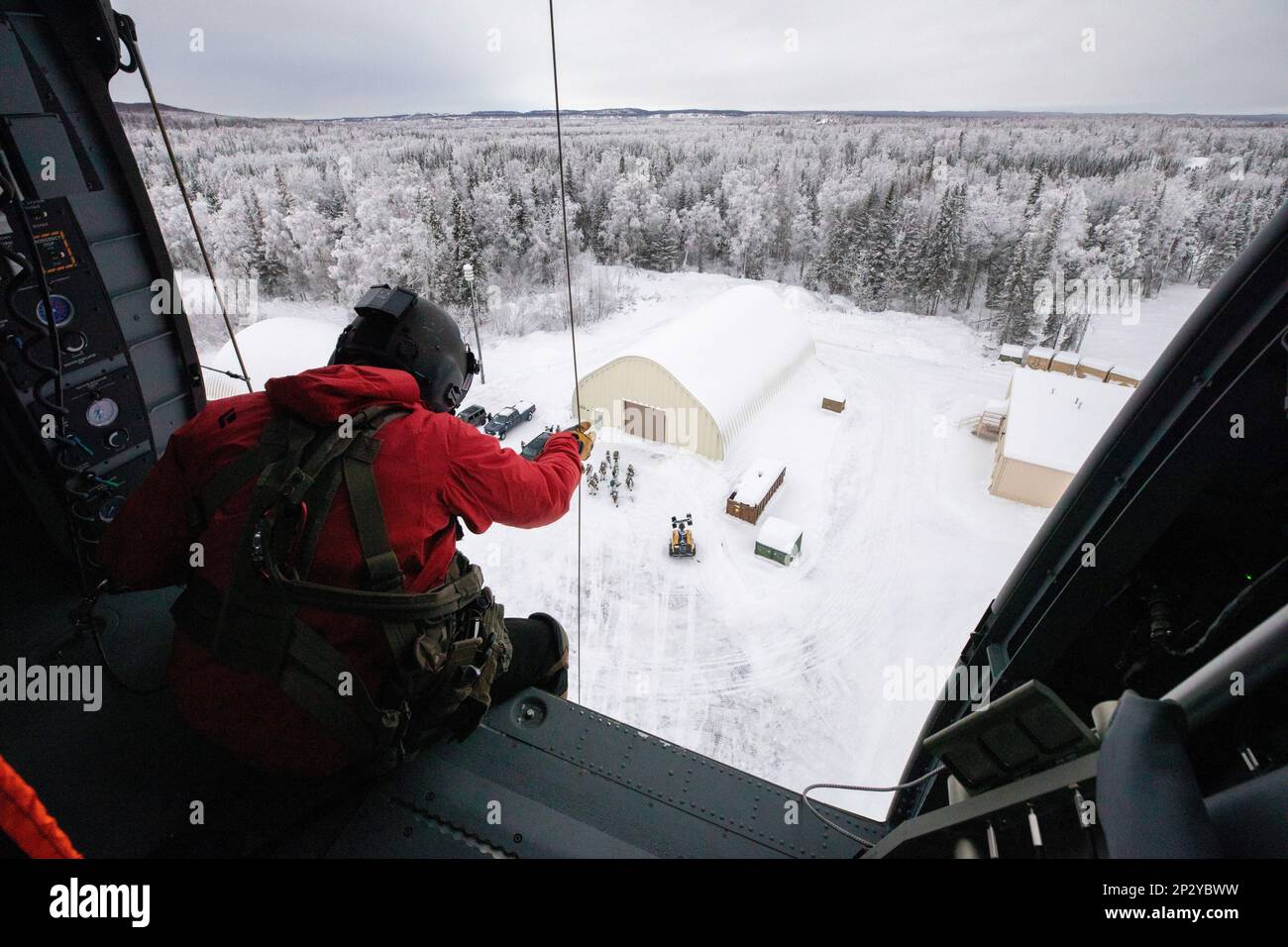 Alaska Army Guardsmen with Detachment 2, 2-211th General Support ...