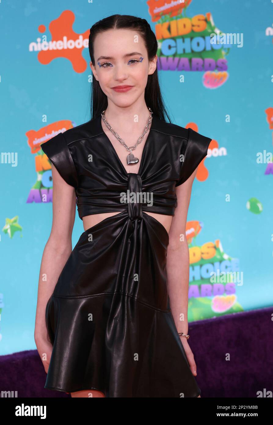 Aubin Bradley arrives at the Nickelodeon Kids' Choice Awards on ...