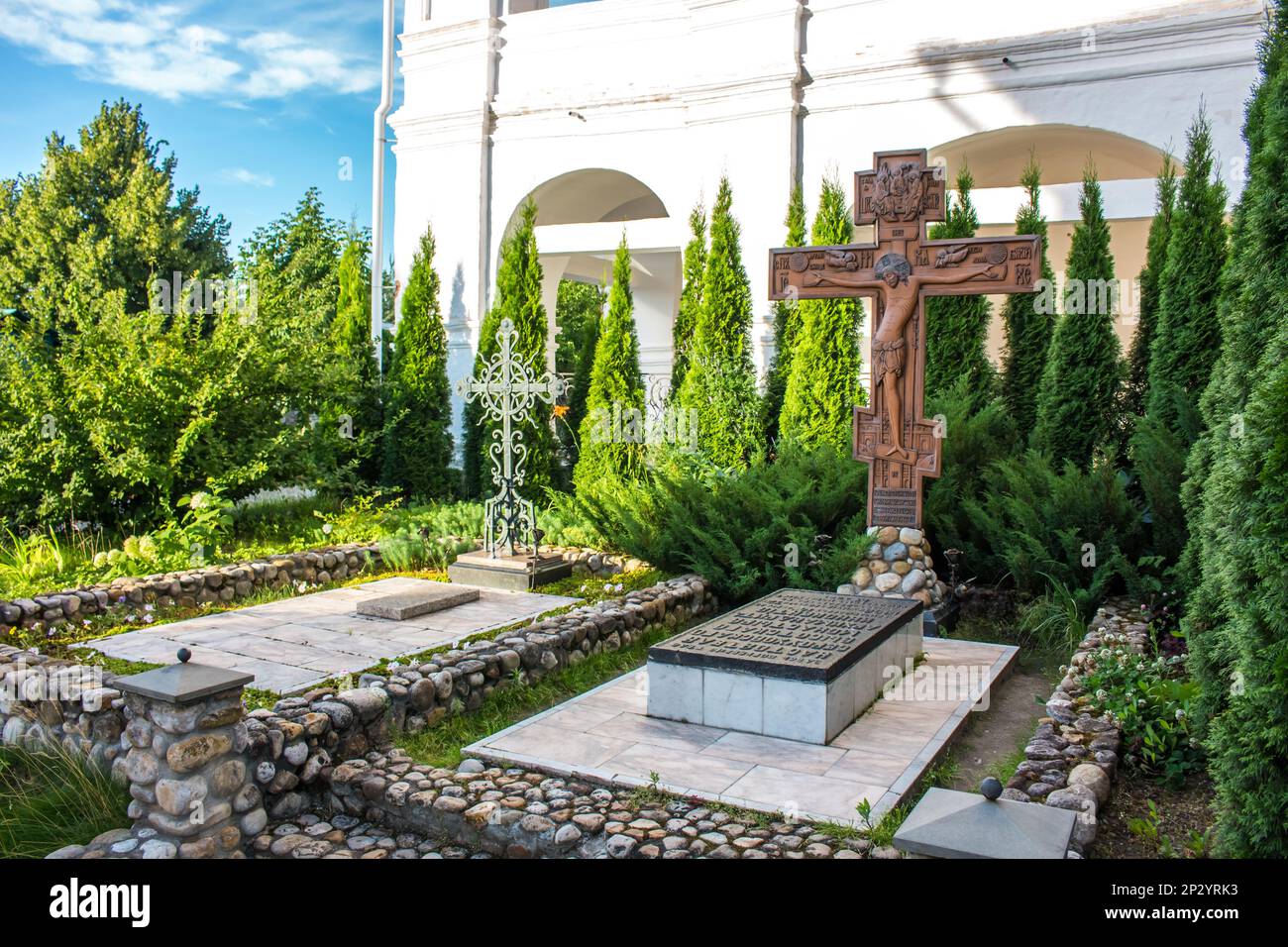 SERPUHOV, RUSSIA - AUGUST 2017: Vysotsky monastery (Vysotskiy monastyr ...