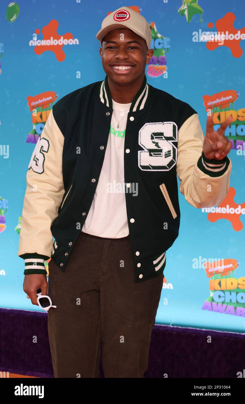 Isaiah Crews arrives at the Nickelodeon Kids' Choice Awards on Saturday ...