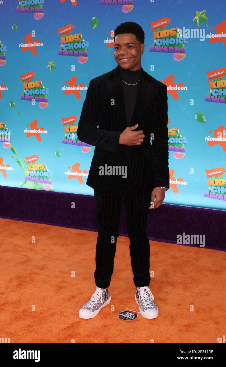 Elijah Cooper arrives at the Nickelodeon Kids' Choice Awards on ...