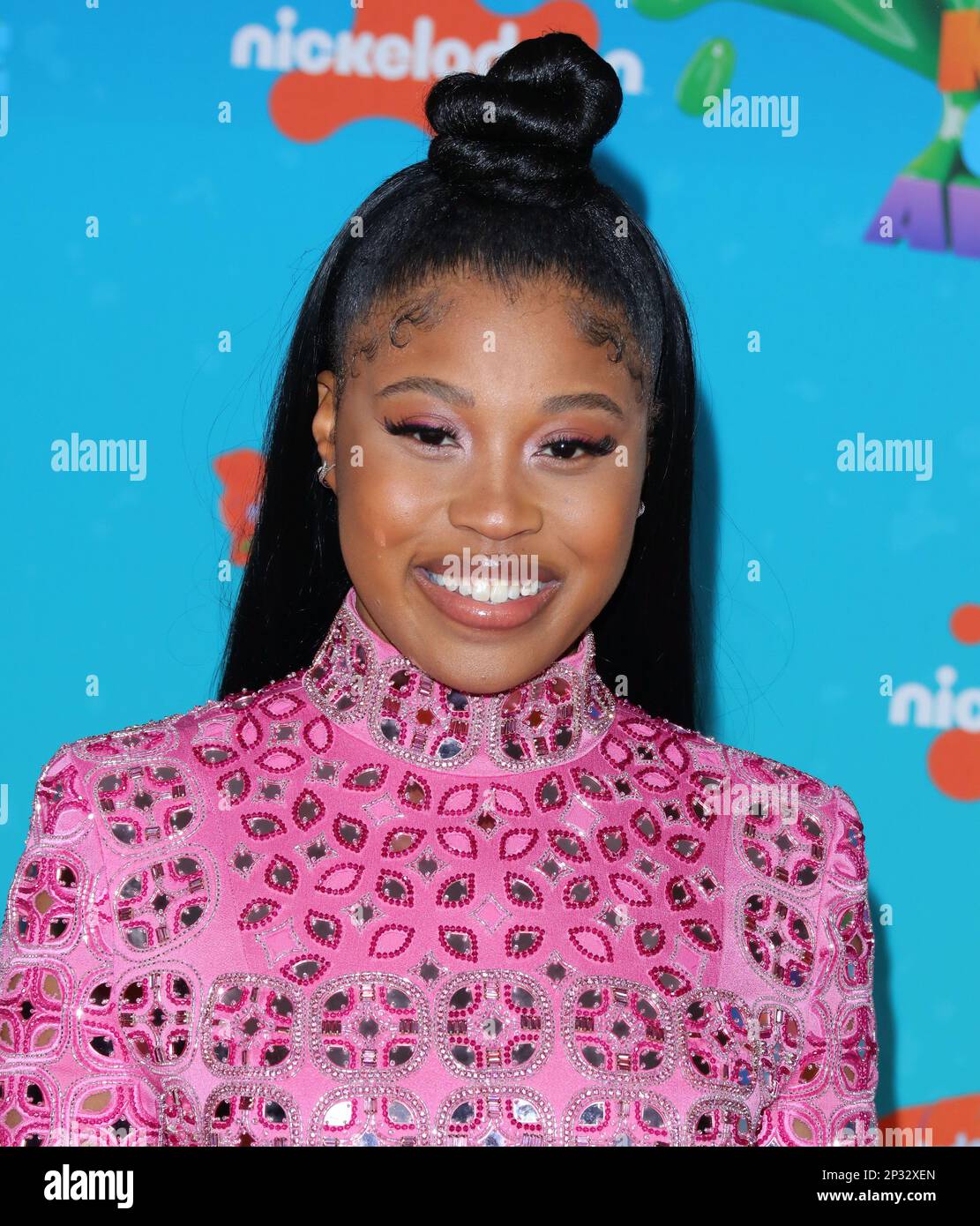 Dominique fishback kids choice awards hi-res stock photography and images - Alamy