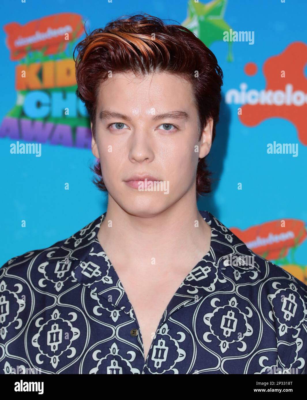Justin Derickson arrives at The 2023 Nickelodeon Kids Choice Awards ...