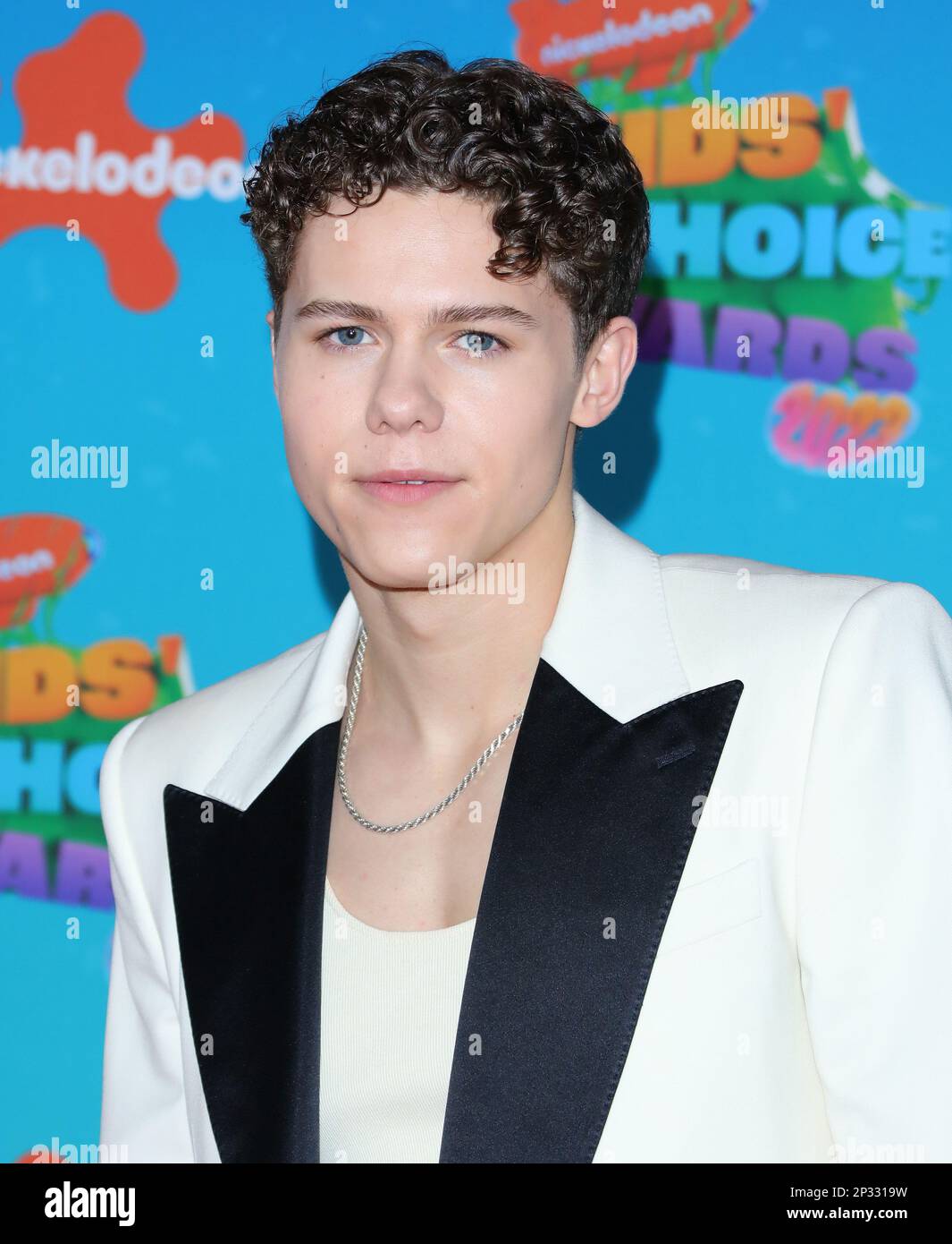 Case Walker arrives at The 2023 Nickelodeon Kids Choice Awards held at ...