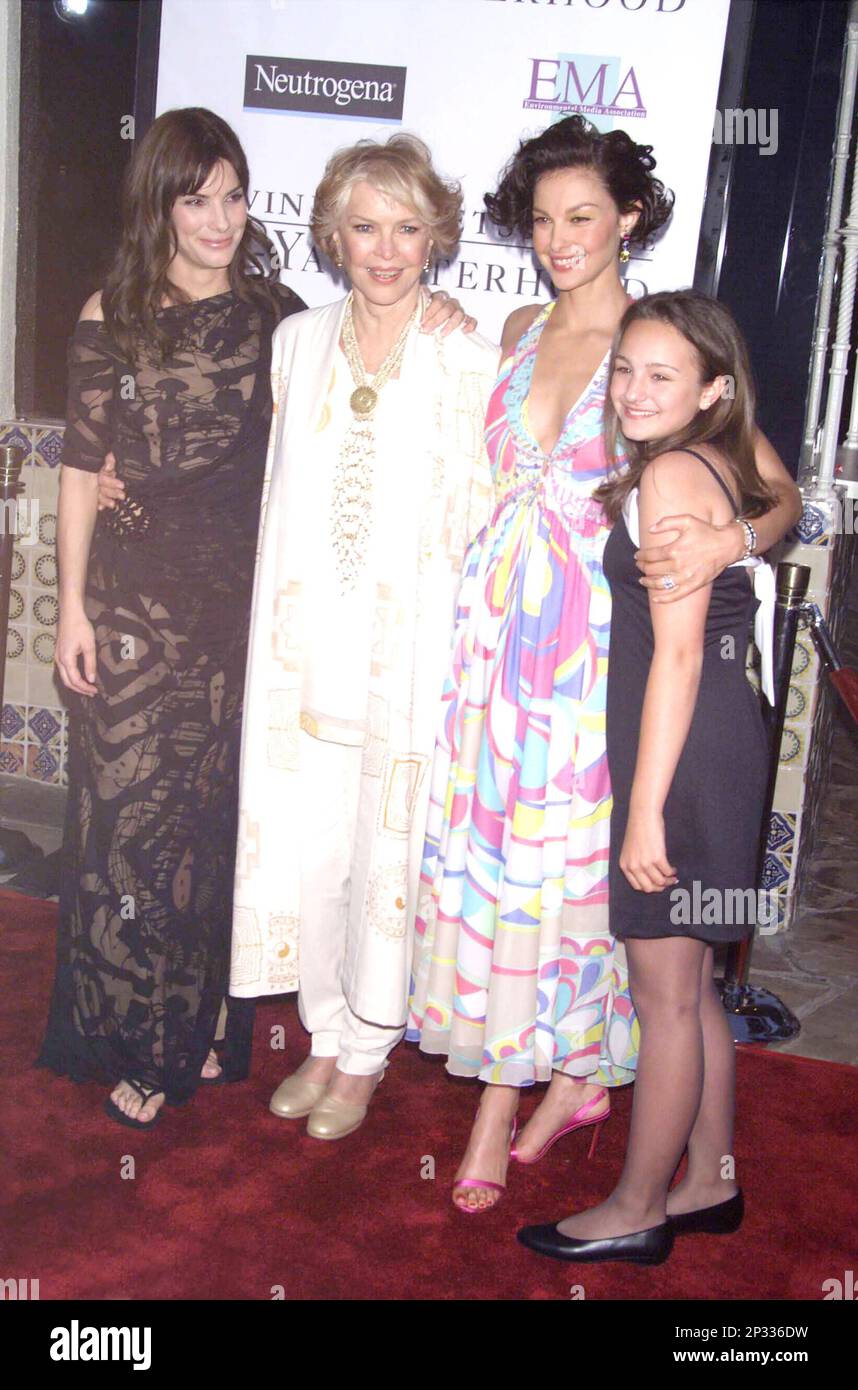 Photo by: Tom Lau STAR MAX Inc. - copyright 2002 ALL RIGHTS RESERVED ...