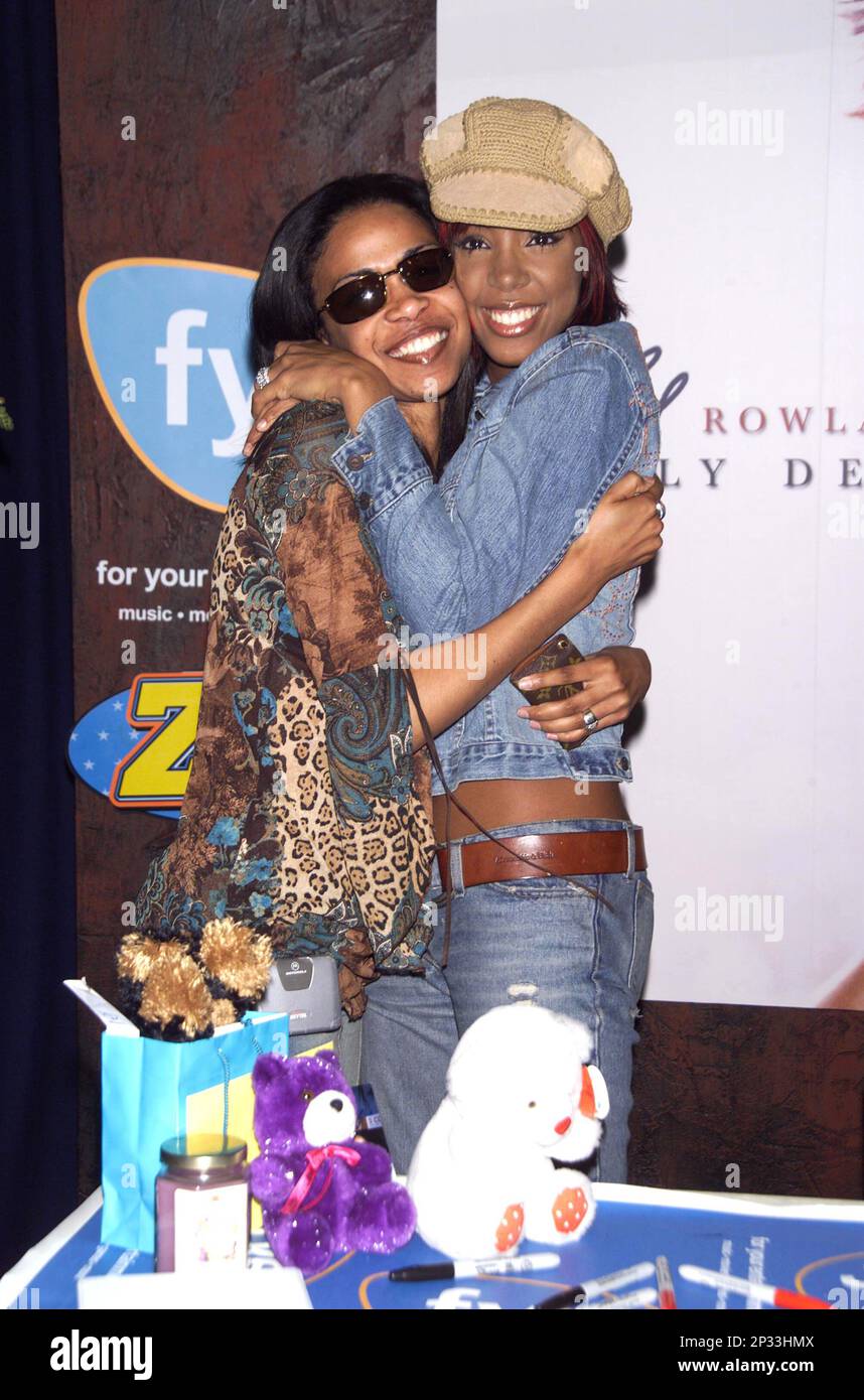 Photo by: Tom Lau/Loud & Clear Media/STAR MAX Inc. 2002 ALL RIGHTS ...