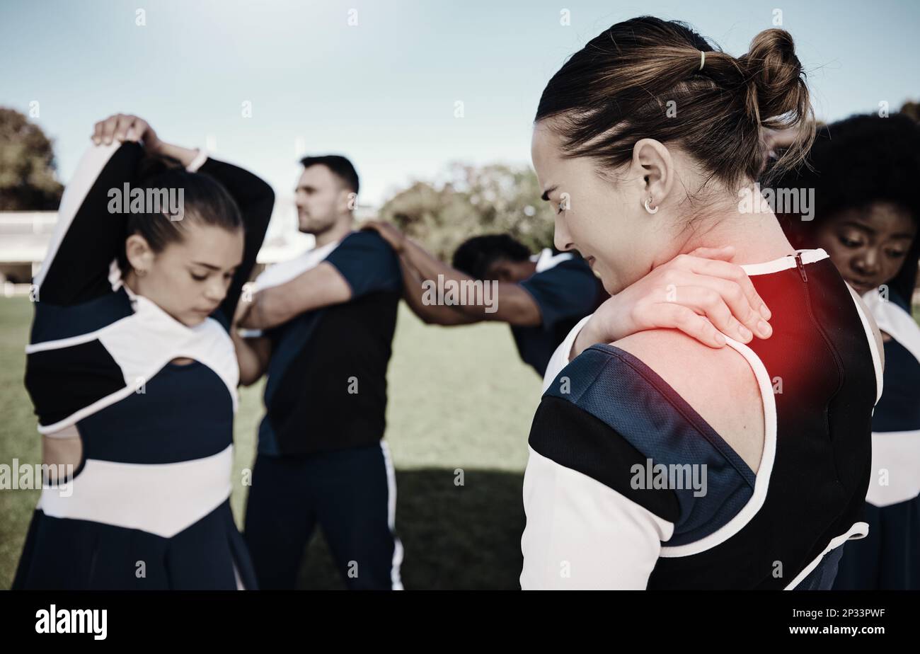 Athlete shoulder injury on field hi-res stock photography and images ...