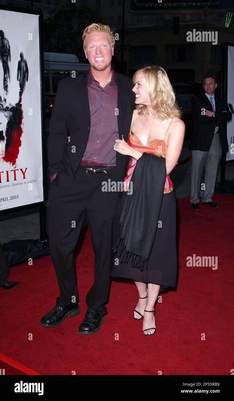 Photo by: Lee RothHollyNet.Com - copyright 2003ALL RIGHTS RESERVEDTelephone: (323) 876-30504/23 ...