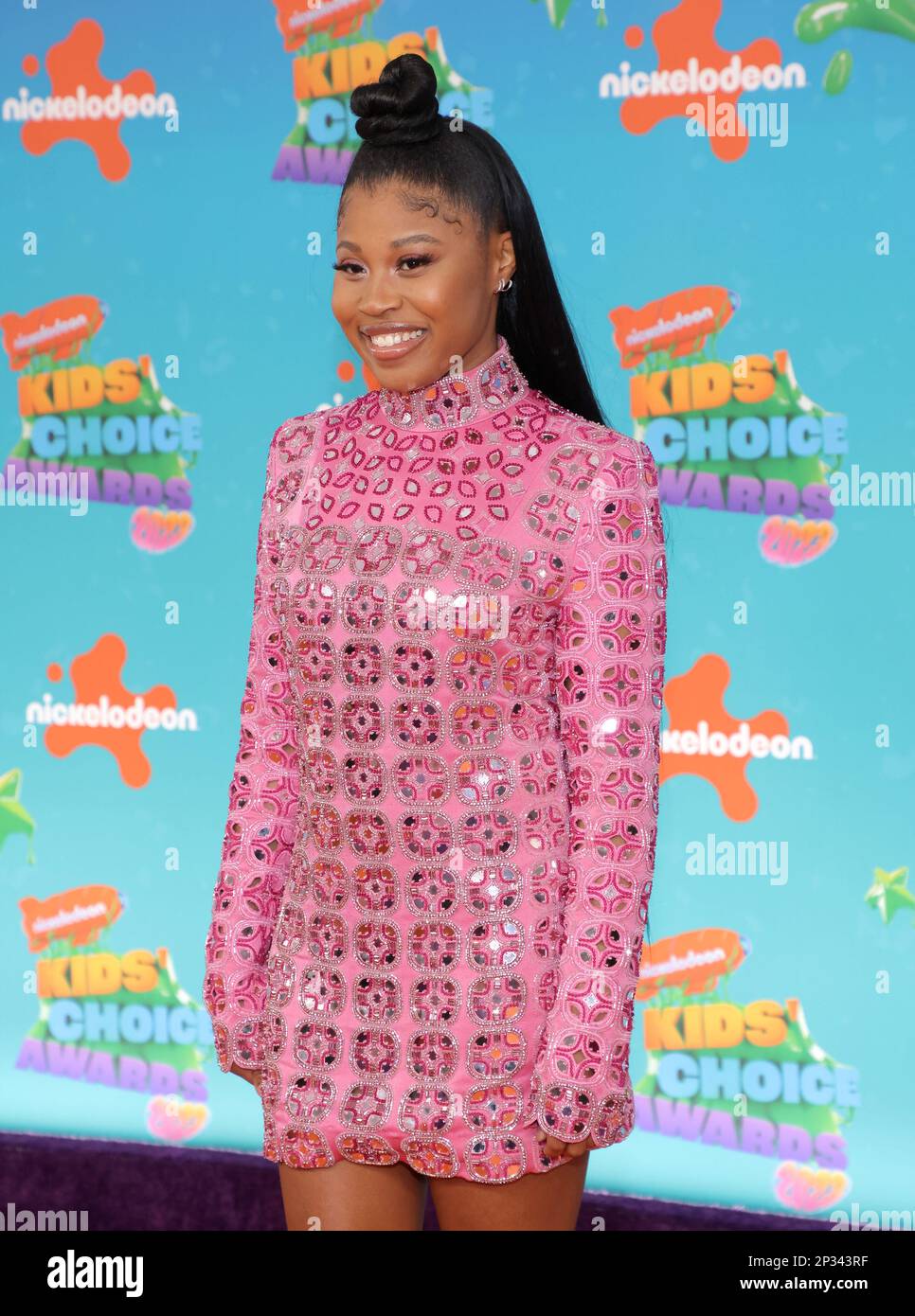 Dominique fishback kids choice awards hi-res stock photography and ...
