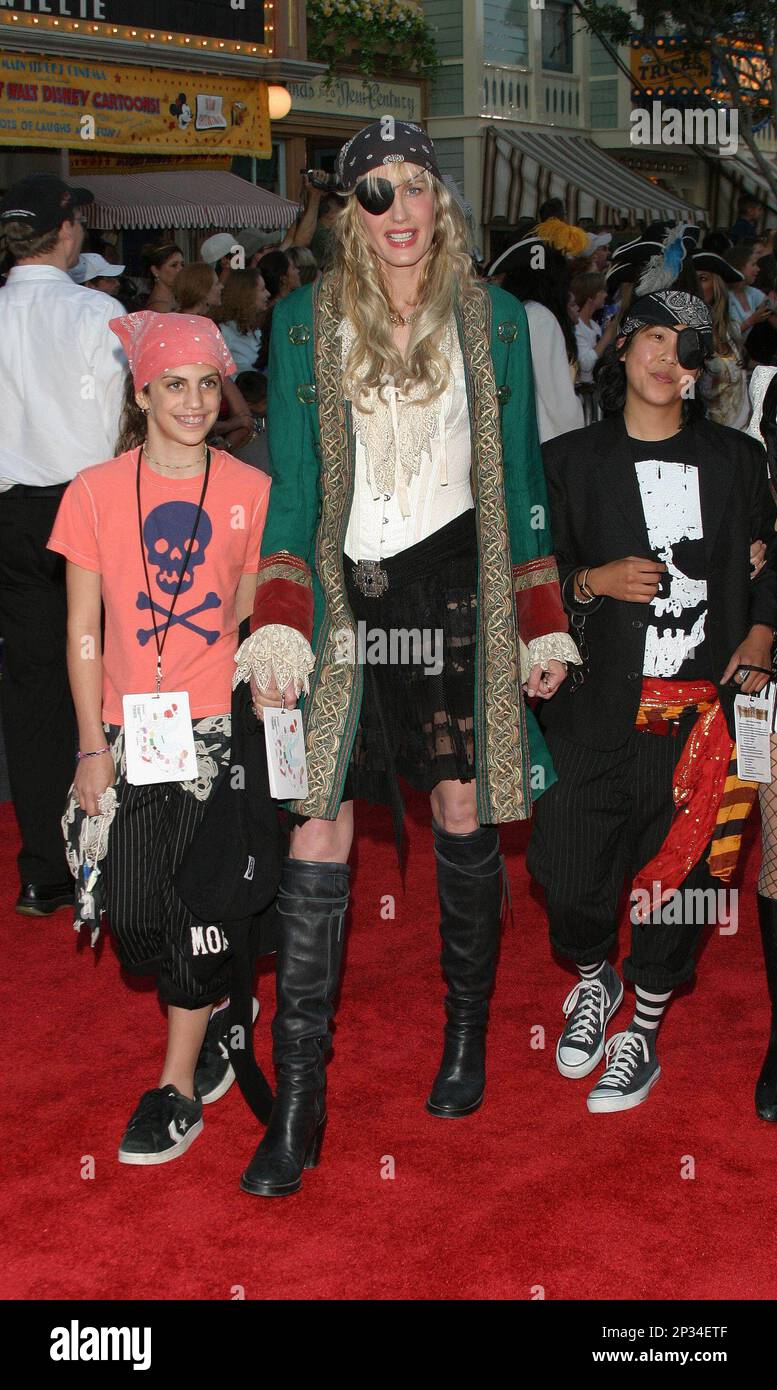 Photo by: Tim GoodwinSTAR MAX, Inc. - copyright 2003ALL RIGHTS ...