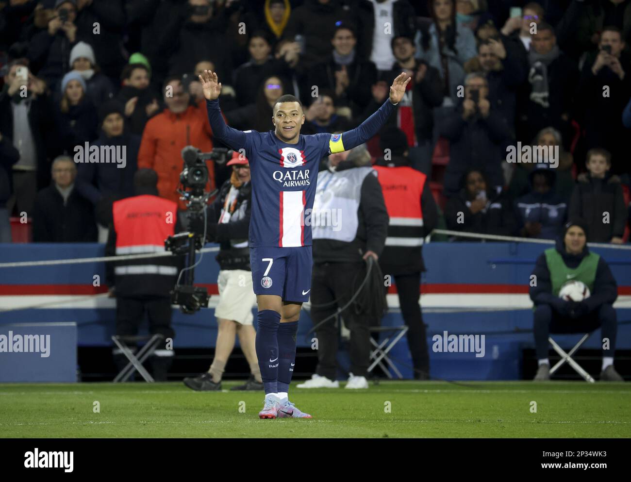 Kylian mbappe ligue 1 top scorer hi-res stock photography and images ...