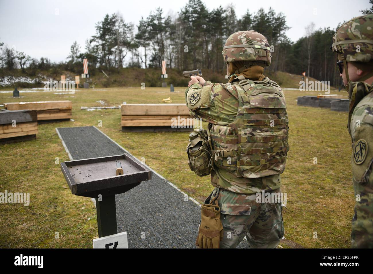 U.S. Soldiers assigned to Headquarters and Headquarters Company, 522nd ...