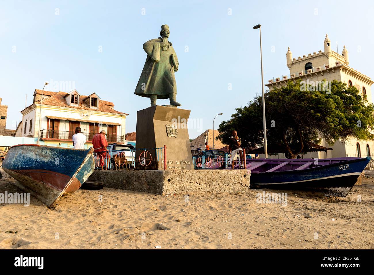 Fassade statue hi-res stock photography and images - Alamy