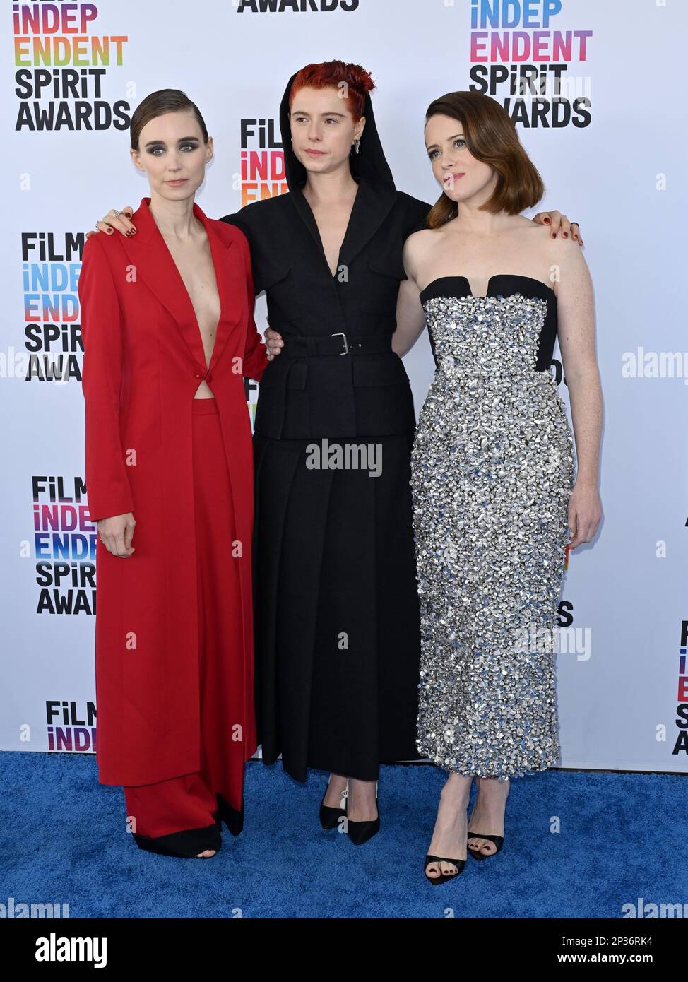 Jessie buckley and claire foy hi-res stock photography and images - Alamy