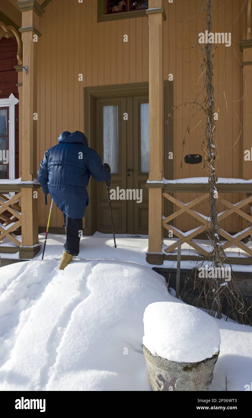 Walking up to front door hi-res stock photography and images - Alamy