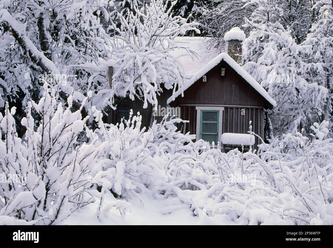 Deep snow house hi-res stock photography and images - Alamy