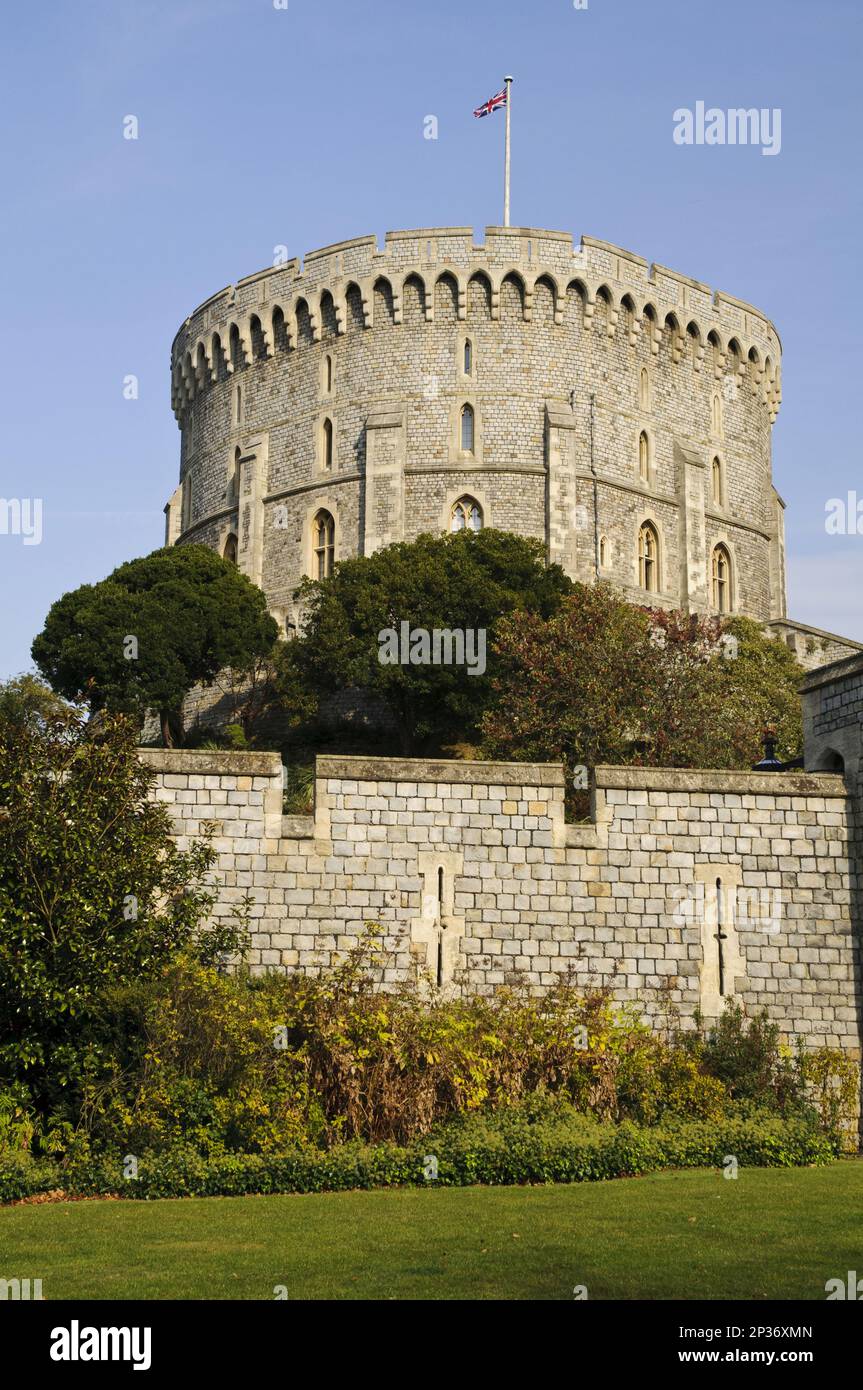 View of the medieval keep on the motte, round tower, Windsor Castle ...