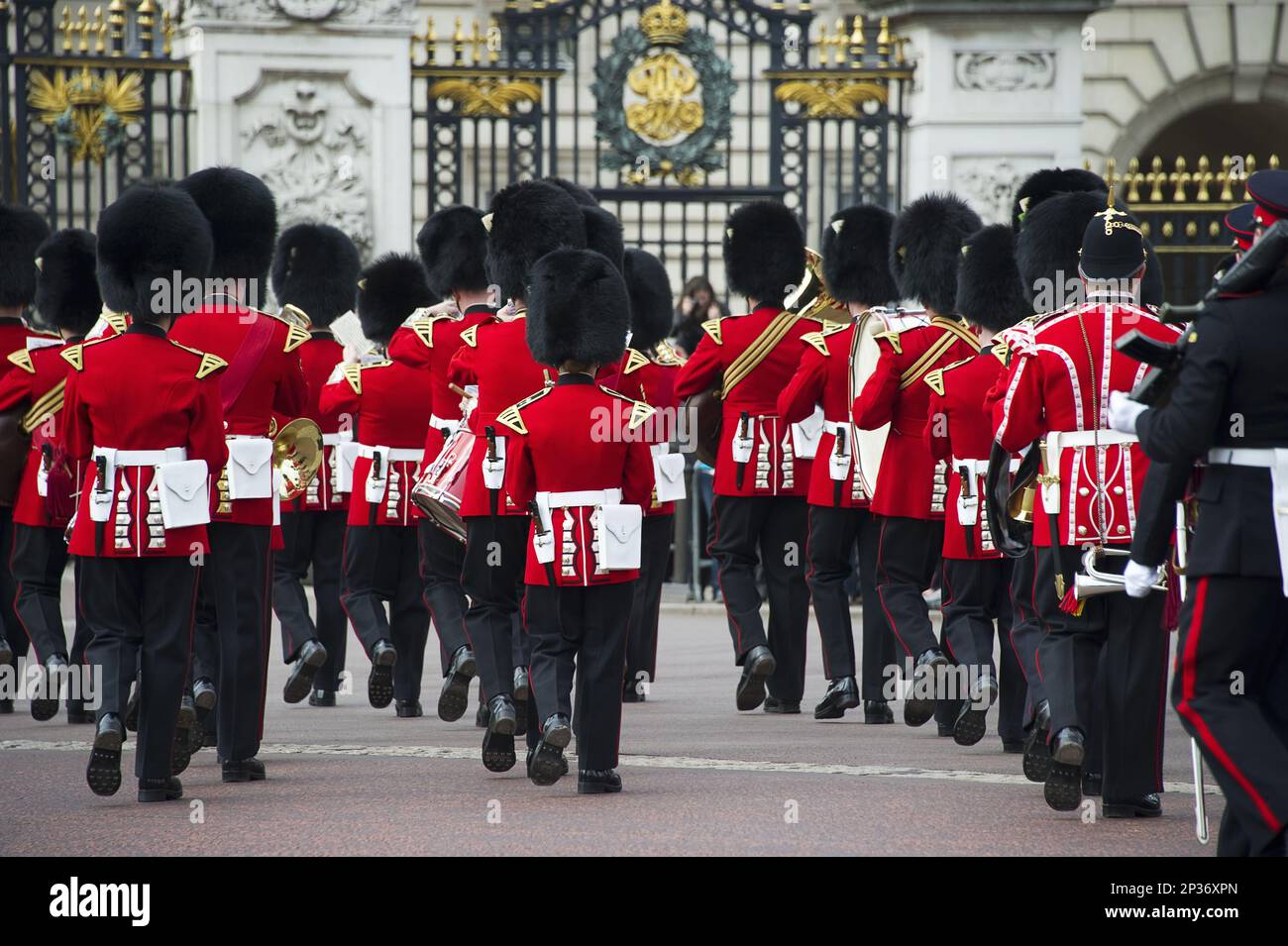 Band of Welsh Guardsmen in ceremonial uniforms, Changing of the Guard ...