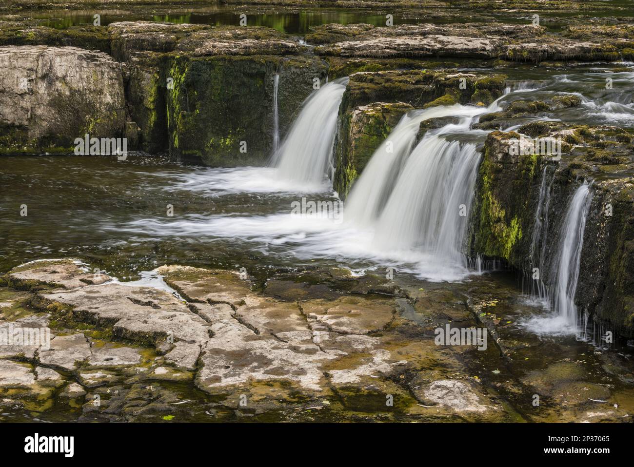 River and Waterfall, Aysgarth Falls, Middle Falls, River Ure, Askrigg ...