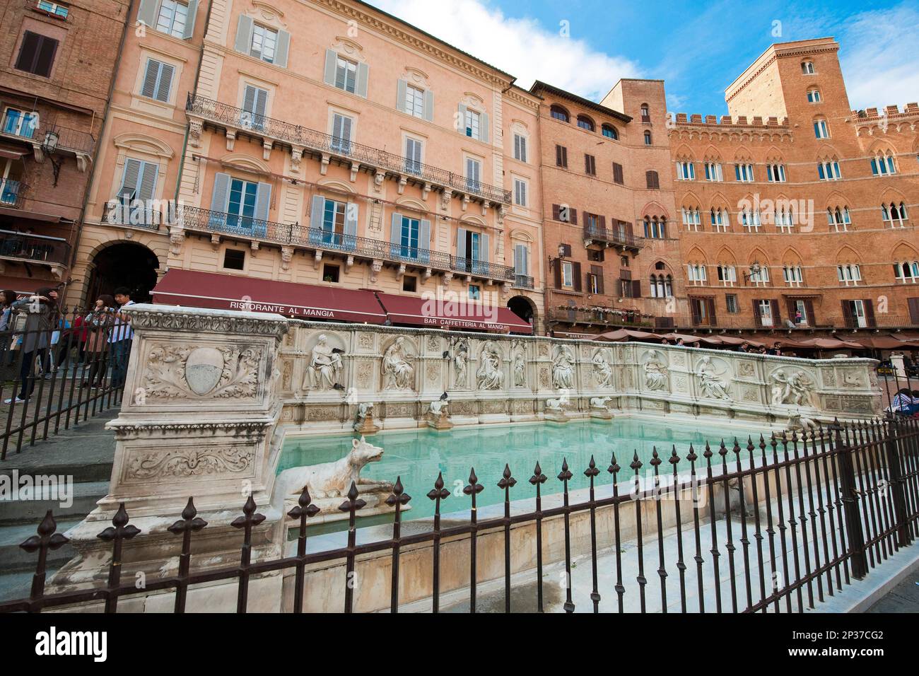 Fountain, Piazza di Campo, Old Town of Siena, Arena, Square, Siena ...