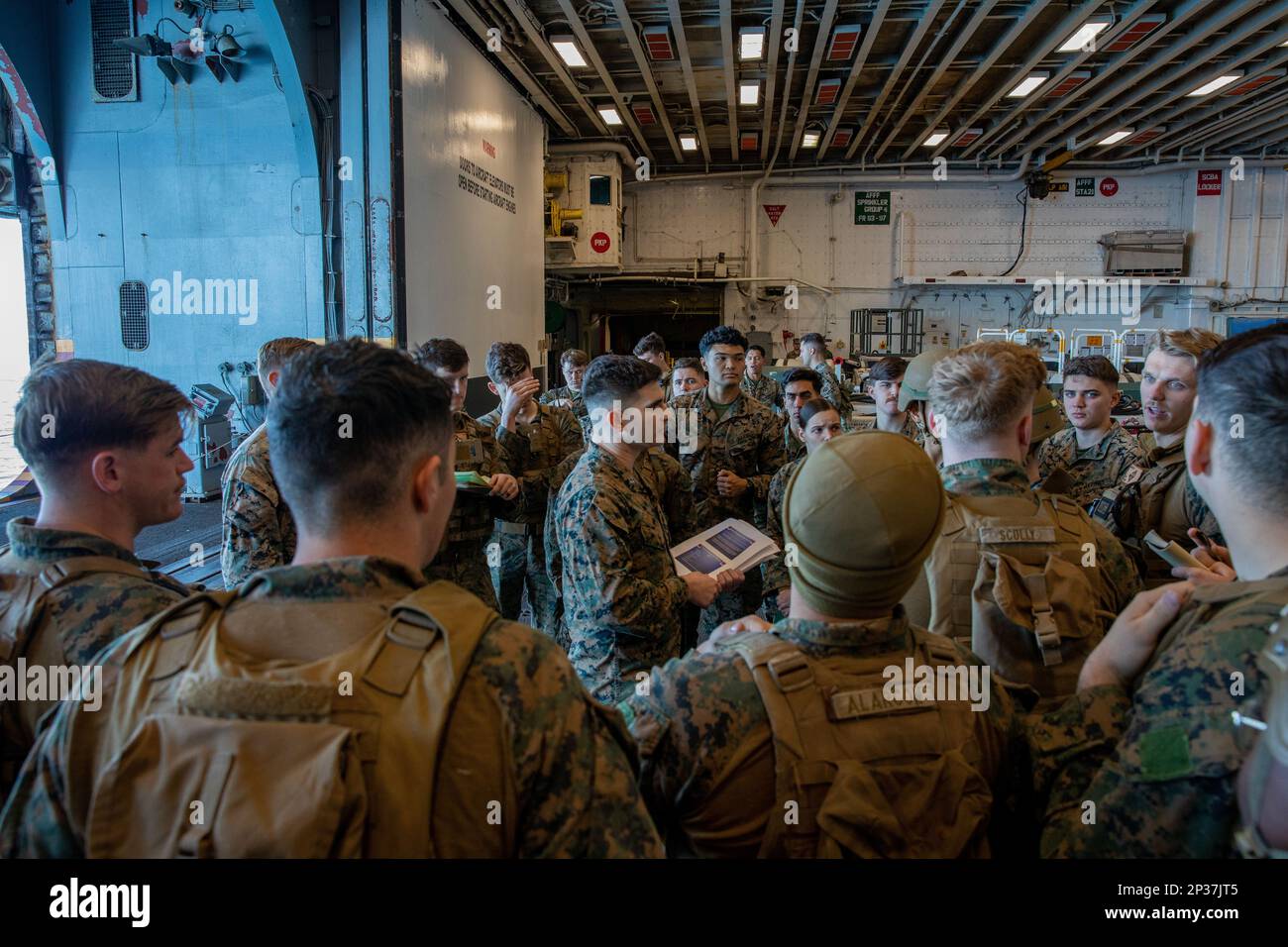 Sailors marines aboard wasp hi-res stock photography and images - Alamy