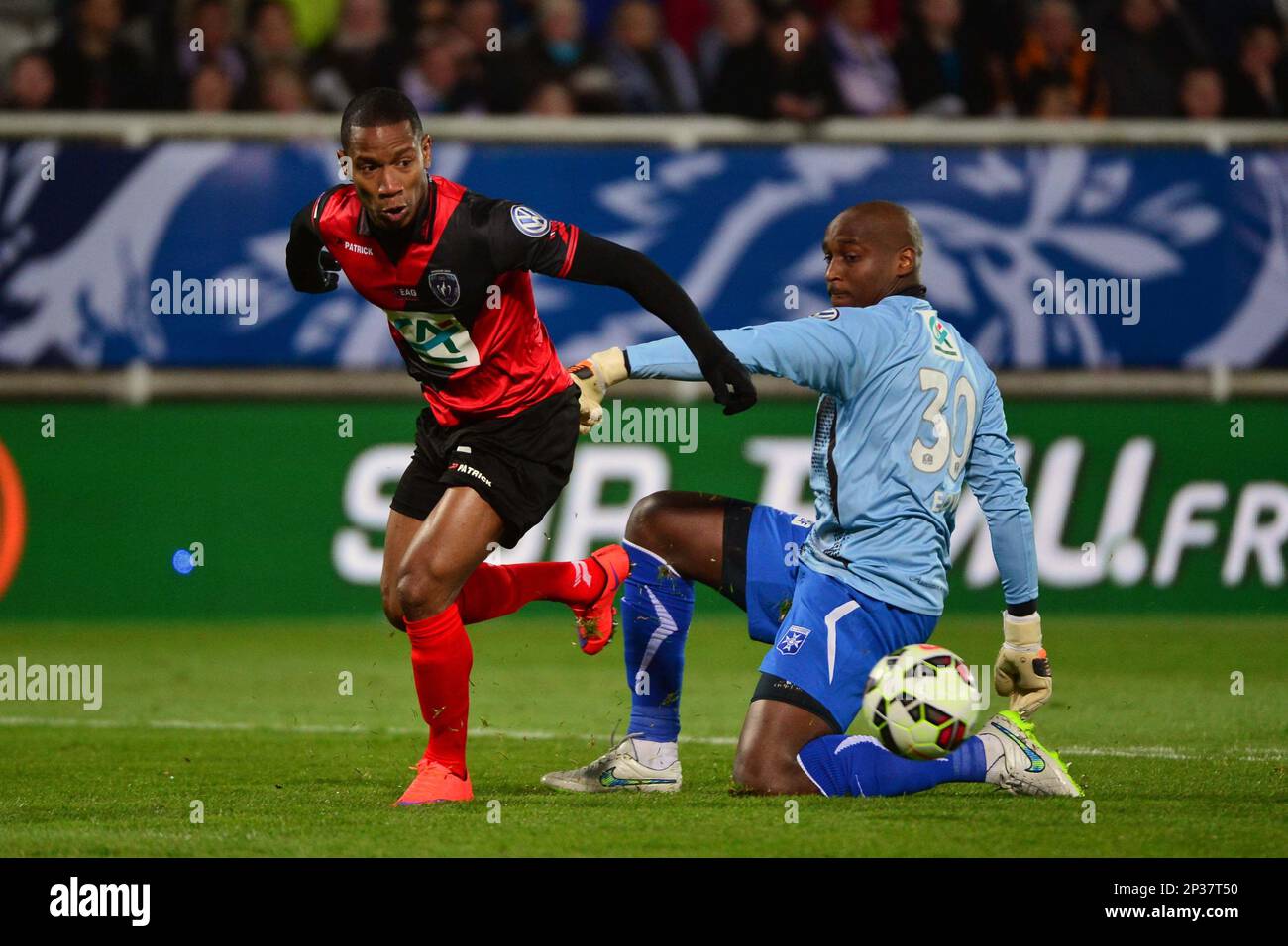 Donovan LEON / Claudio BEAUVUE - 07.04.2015 - Auxerre / Guingamp - 1 ...