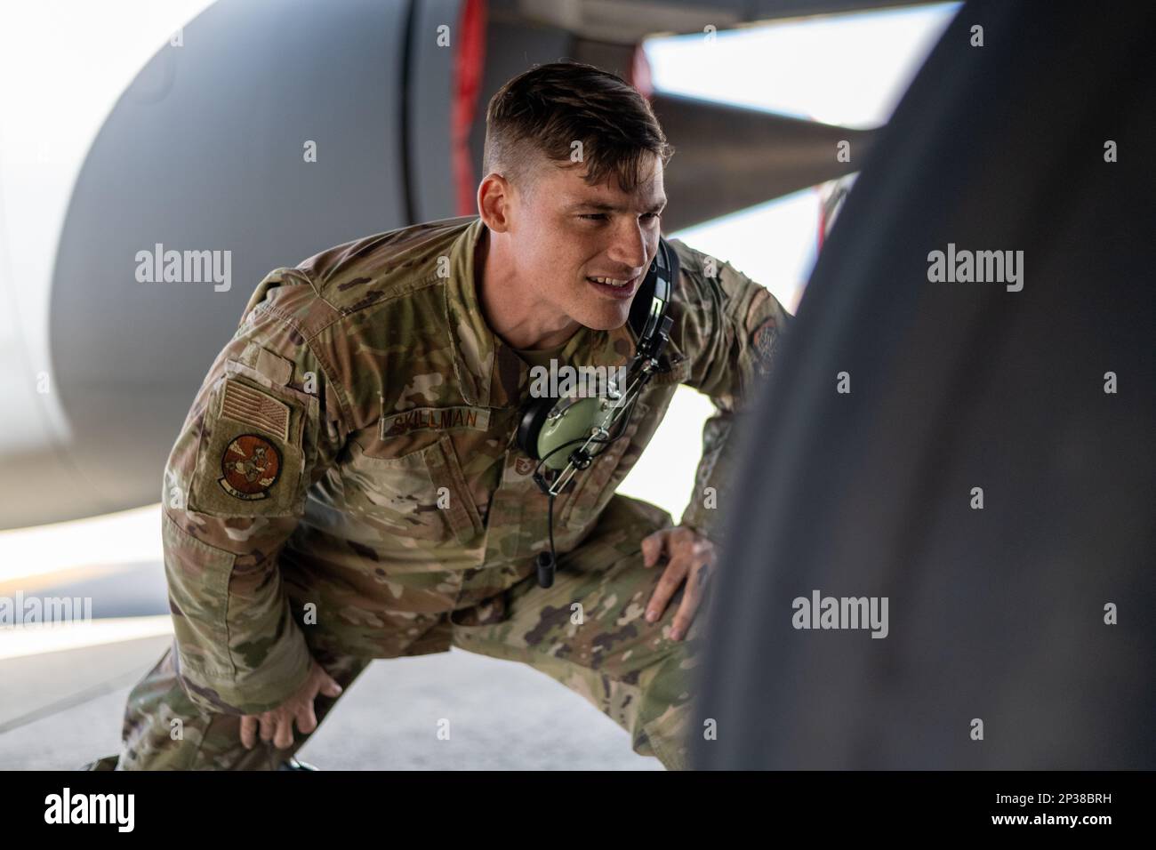 U.S. Air Force Tech Sgt. Reggie Skillman, 6th Aircraft Maintenance ...