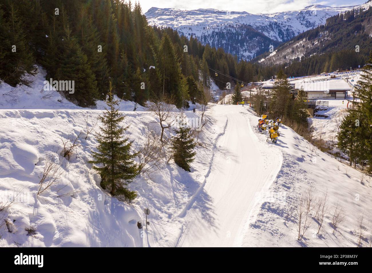 Slope drone hi-res stock photography and images - Alamy