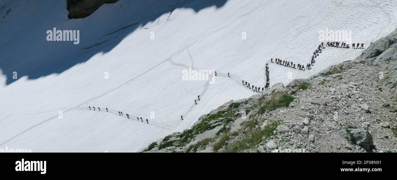 View from above on people walking on the zigzag glacier. Big queue ...