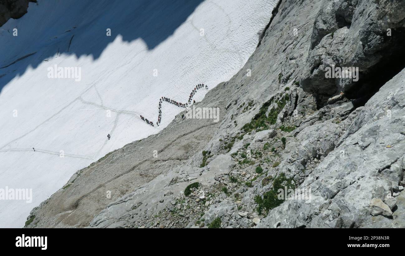View from above on people walking on the zigzag glacier. Big queue ...