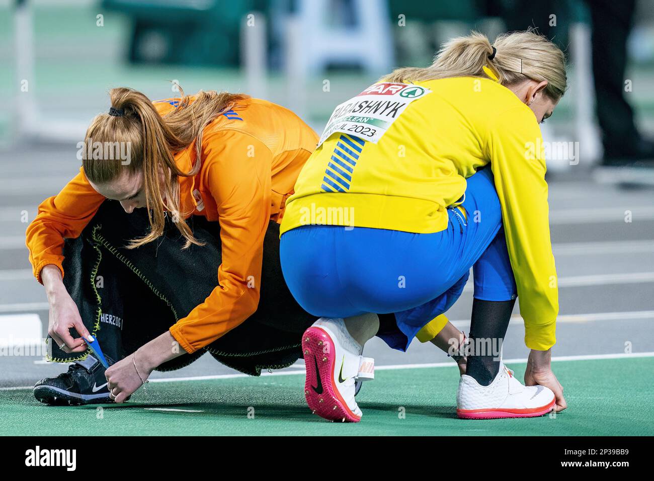 ISTANBUL - Britt Weerman, Kateryna Tabashnyk in action in the high jump ...