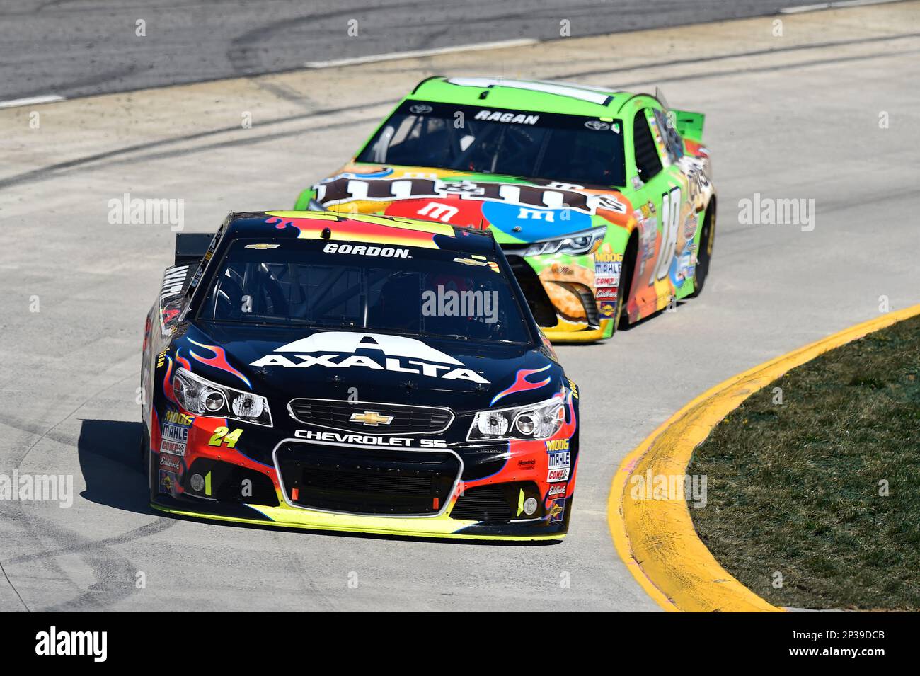Jeff Gordon (24) races with David Ragan, M&M's Crispy Toyota Camry (18 ...