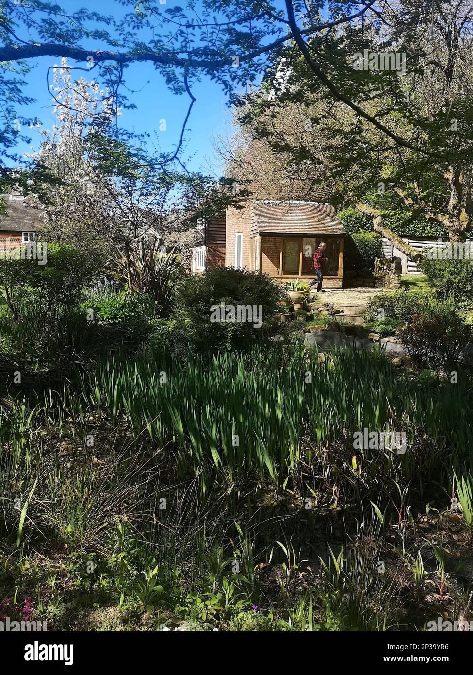 Shingle house with flowers hi-res stock photography and images - Alamy