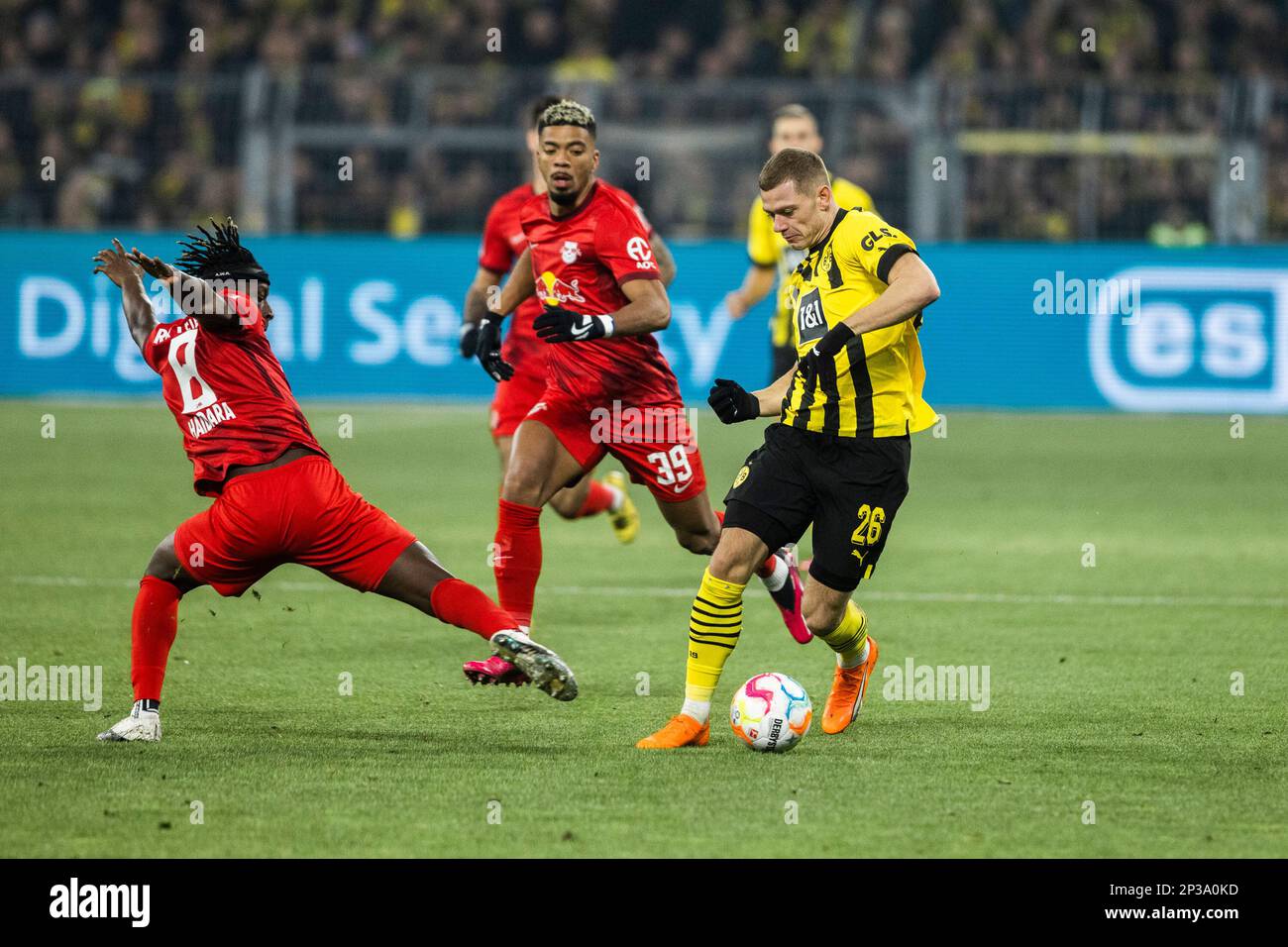 Dortmund, Signal Iduna Park, 03.03.23: Julian Ryerson (R) (Dortmund ...