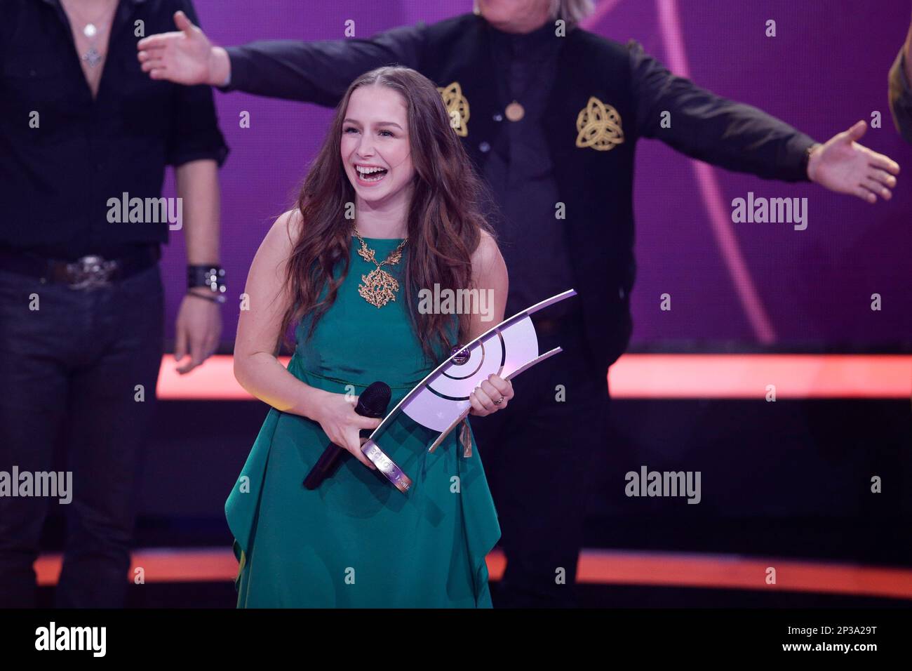 Singer Oonagh celebrates with the Echo award for female Pop National ...