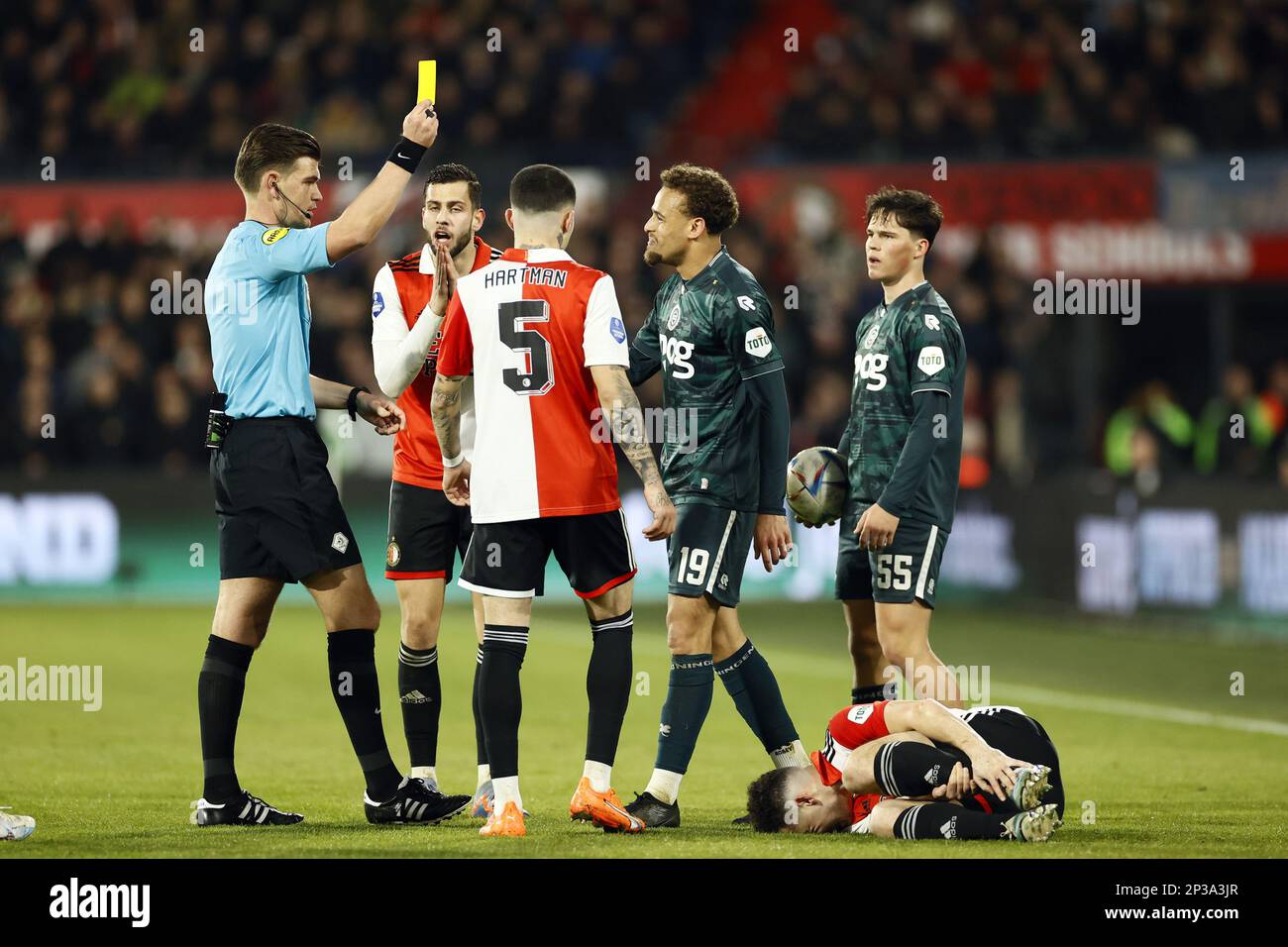 ROTTERDAM - (lr) Referee Joey Kooij gives the yellow card to Liam van ...